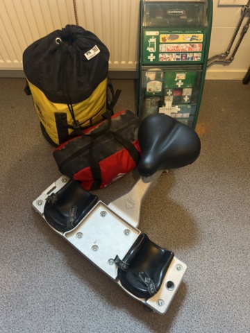 Collection of protective equipment - Knee trolley, fall protection ...