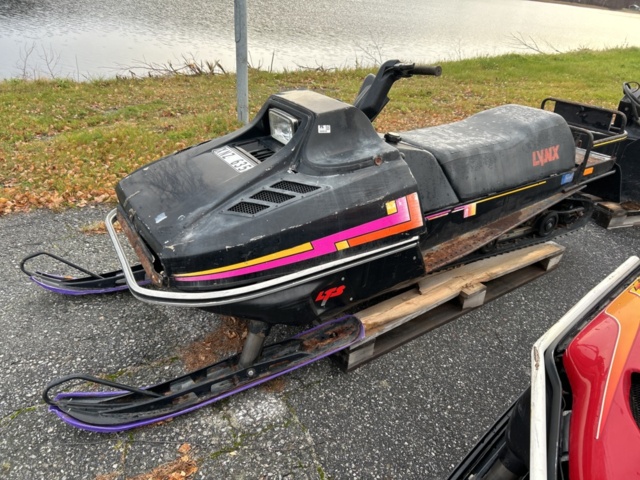 Snowmobile Lynx 5900 GLX -1991 - PS Auction - We value the future ...