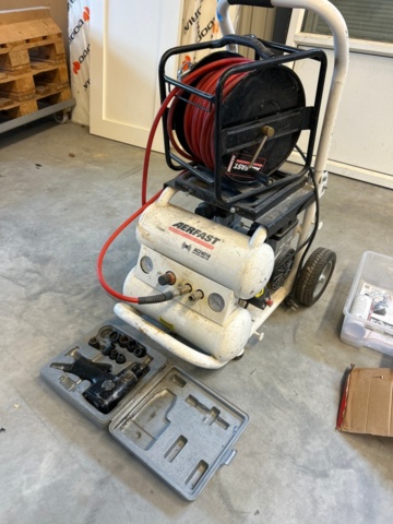 Compressor Aerfast AC 24016 with hose reel, nut driver - PS Auction ...