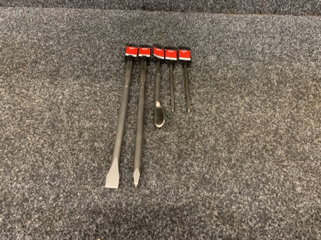 Point chisels, hole chisels & flat chisels Milwaukee - PS Auction - We ...