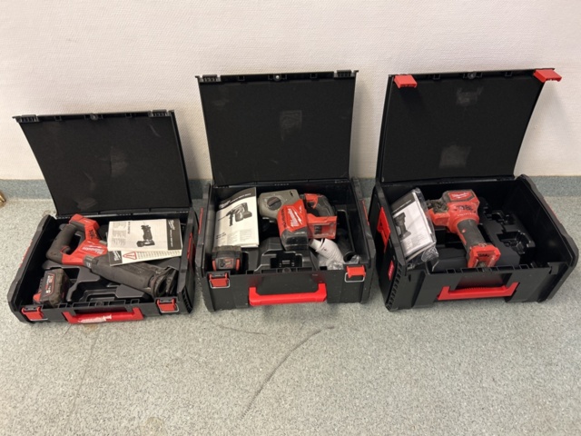 Cordless tools from Milwaukee: Threaded rod cabinet, Hammer drill ...