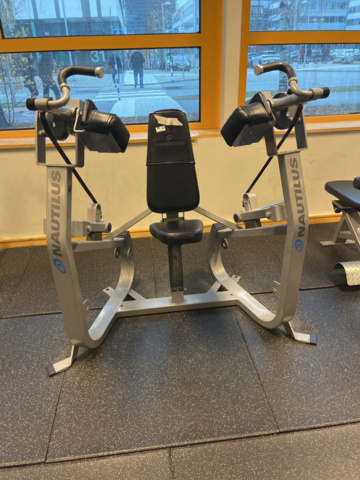 Bicep machine - Nautilus XPLOAD Bicep Curl - PS Auction - We value the ...