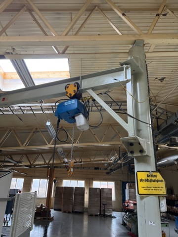 Slewing column crane with hoist 250 kg Abus - PS Auction - We value the ...