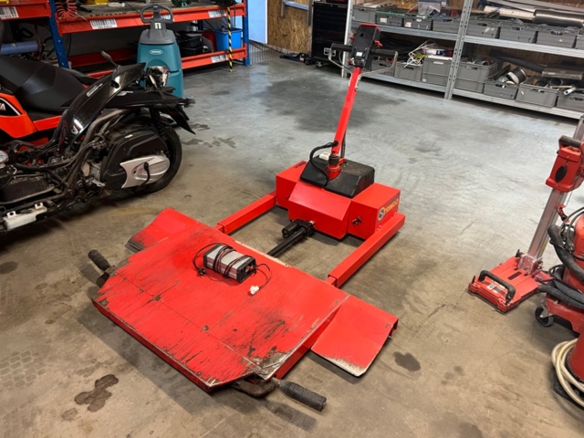 Vehicle mover Famek AB Stringo 360 - PS Auction - We value the future ...