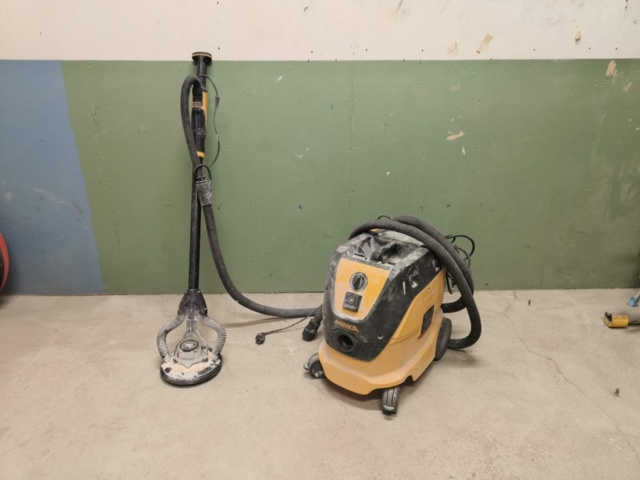 Giraffe grinder with vacuum cleaner - Mirka - PS Auction - We value the ...