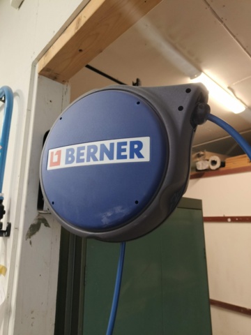Wall-mounted compressed air blower Berner - PS Auction - We value the ...