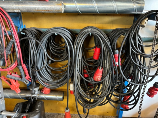 Various cabling - PS Auction - We value the future - Largest in net auctions