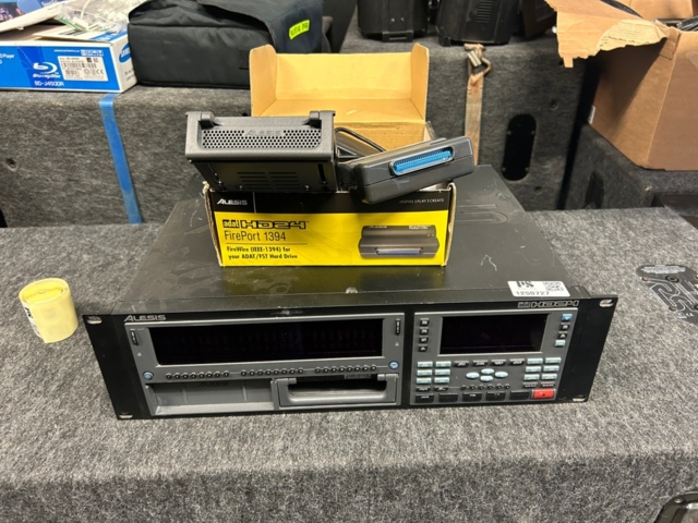 Hårddiskinspelare Alesis ADAT HD24 inklusive Fireport 1394 - Auktioner ...