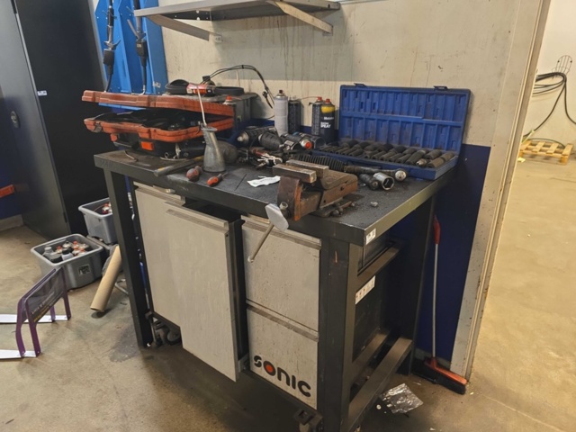Workshop bench Sonic and contents - PS Auction - We value the future ...