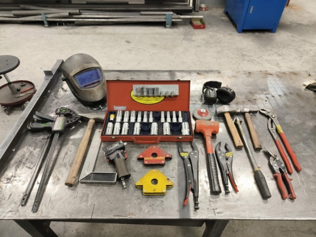 Hand tools, welding helmet and nutcracker - PS Auction - We value the ...