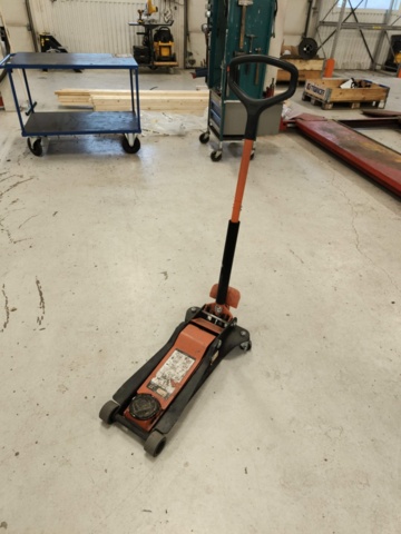Garage jack Bacho 3-Ton - PS Auction - We value the future - Largest in ...