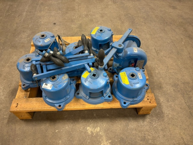 Winches 125kg and 250kg 8 pcs - PS Auction - We value the future ...