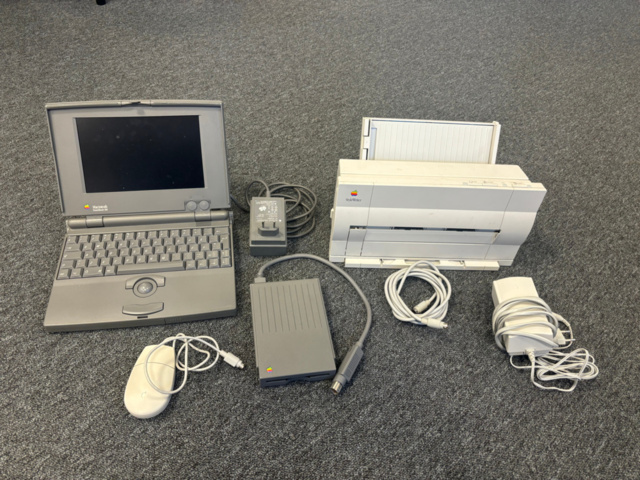 Retro computer Macintosh PowerBook 100 - PS Auction - We value the ...