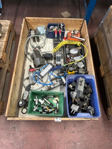 Mini compressed air cylinders and fixtures - PS Auction - We value the ...