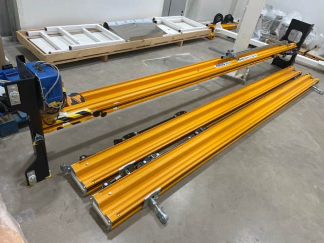 Single girder traverse with rope hoist - PS Auction - We value the ...