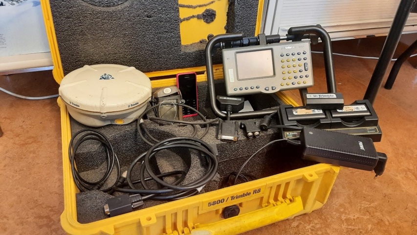 GPS Trimble 5800 and ACU control unit - PS Auction - We value the ...