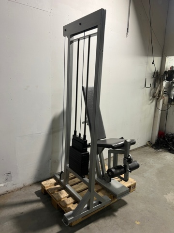 Seated leg kick - STI - PS Auction - We value the future - Largest in ...