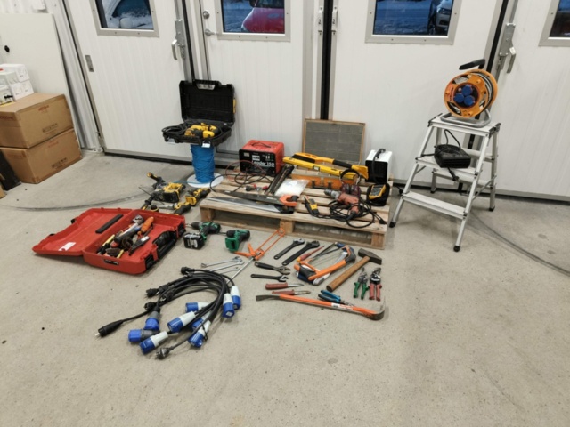 Hand machines and hand tools - PS Auction - We value the future ...