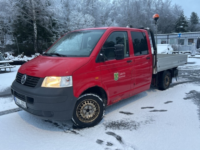 Volkswagen Transporter Chassis Double cab with crane -2005 - PS Auction ...
