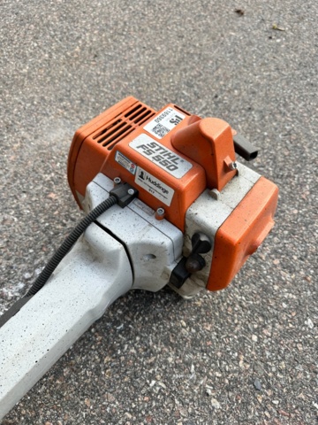 Stihl FS 550 trimmer med stålborste. - Auktioner online - Nätauktioner & Konkursauktioner | PS ...