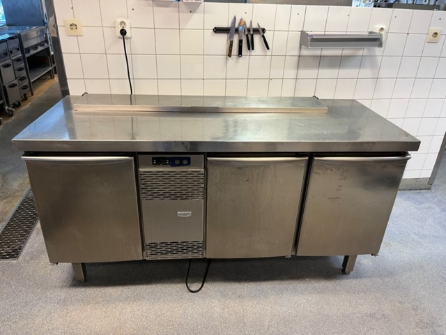 Electrolux refrigerator with 3 compartments and canteen holder - PS ...