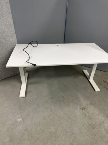 White electrically raised and lowered desks 2 pcs - PS Auction - We ...