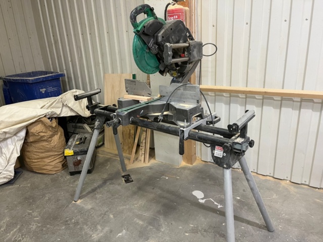 Cut/girth saw Hikoki with saw bench - PS Auction - We value the future ...