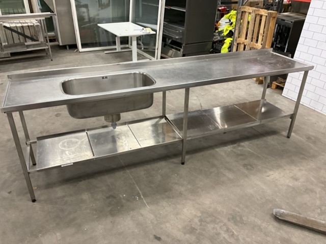 Larger Stainless steel bench with hob - PS Auction - We value the ...