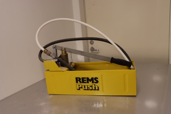 Test pressure pump Rems - PS Auction - We value the future - Largest in ...