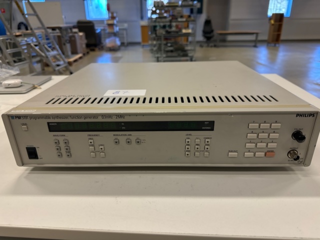 Fluke And Philips, PM 5191 programmable synthesizer / function ...