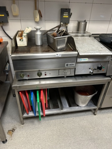 Stainless steel bench with frying table and deep fryer - PS Auction ...