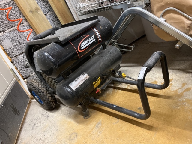 Compressor on wheels - Aerfast AC29616 - PS Auction - We value the ...