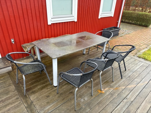 Preston table with 5 chairs - PS Auction - We value the future ...