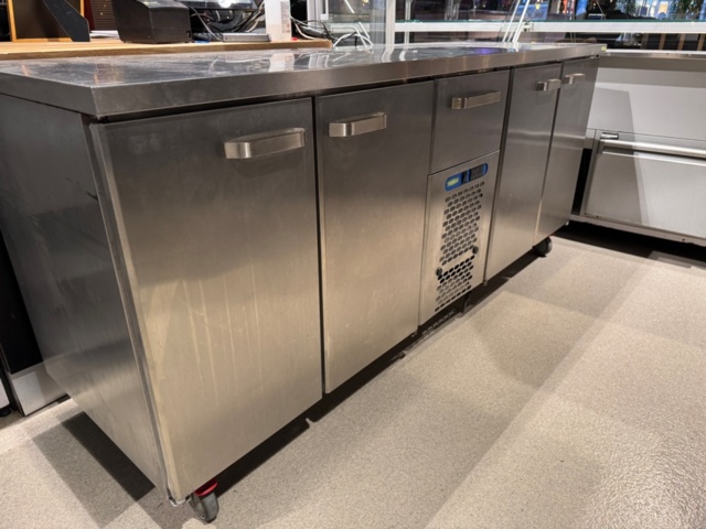 Refrigerated counter on wheels - PS Auction - We value the future ...