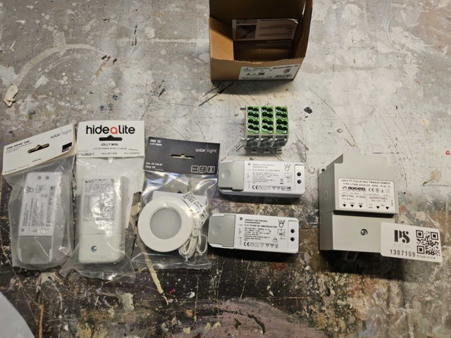Transformer drivers and electrical accessories - PS Auction - We value ...