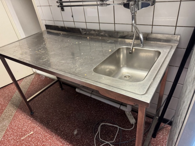 Stainless steel bench with hob - PS Auction - We value the future ...