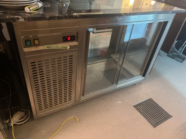 Refrigerated display case with display window - PS Auction - We value ...