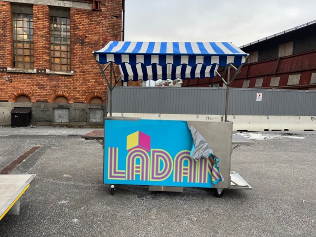 Barbecue/Sausage cart with awning roof and kitchen equipment - PS ...
