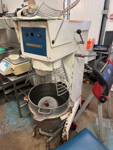 Defective dough mixer - Metos-Karhu - PS Auction - We value the future ...