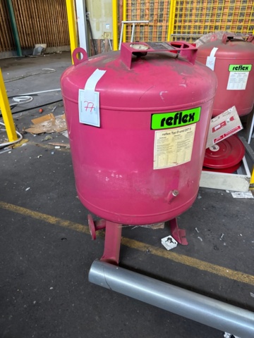 Reflex tube, 300 liters (77) - PS Auction - We value the future ...