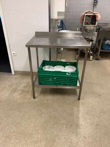 Stainless steel unloading table with two shelves - PS Auction - We ...