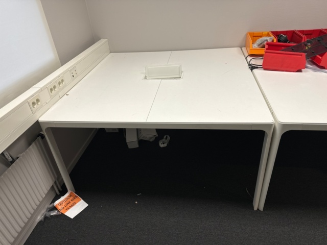 White tables, 2 pieces (15) - PS Auction - We value the future ...