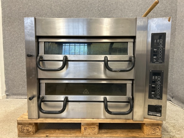 Pizza oven with two decks - Pizza Master - PS Auction - We value the ...