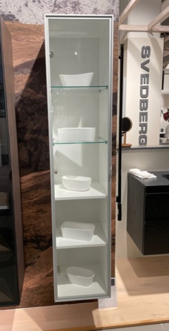 Svedbergs Högskåp vit 160x35x35 med vitrin klarglas - Auktioner online ...