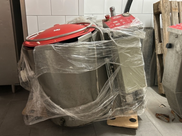 100 Liter cooking pot with stirrer Getinge - PS Auction - We value the ...