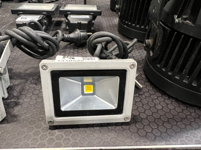 Eurolite LED Flood 10W IP 10pcs - PS Auction - We value the future ...