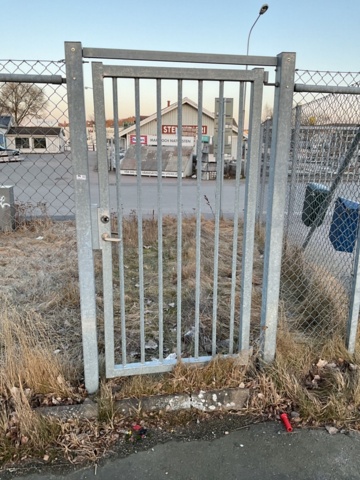 Galvanized wicket door - PS Auction - We value the future - Largest in ...