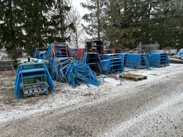 Plastering trestles on pallet stands - PS Auction - We value the future ...