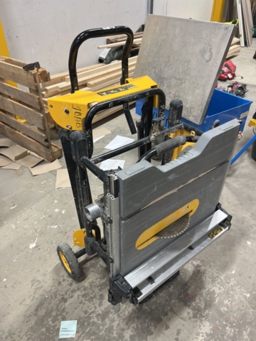 Table saw on stand with wheels - DeWalt DWE7492-QS (Type 2) - PS ...