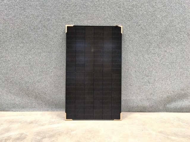 11 solar panels JA Solar JAM60S21-370/MR All Black 370W - PS Auction ...